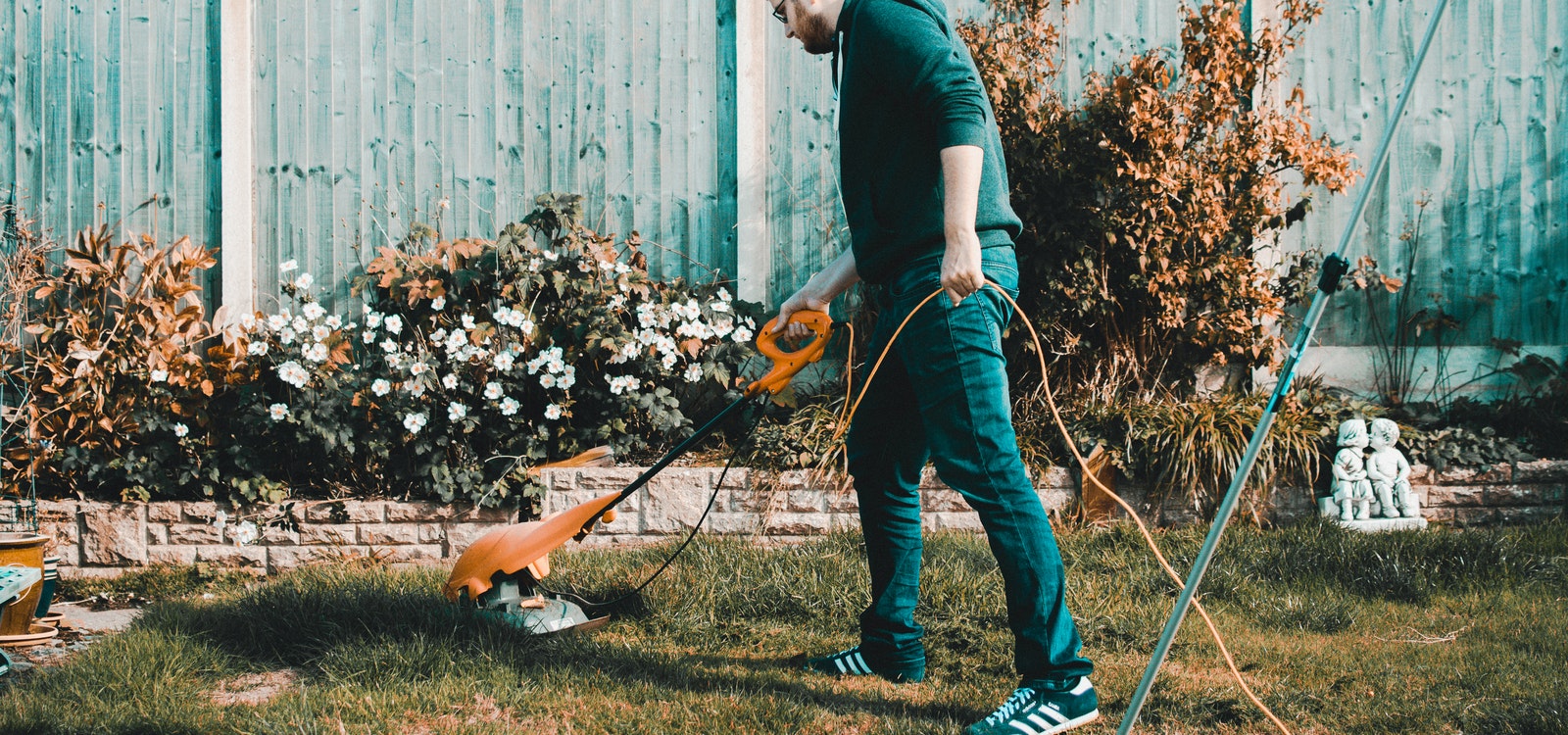 Weed Whacking Like a Pro - Tips & Tricks to Do It Properly